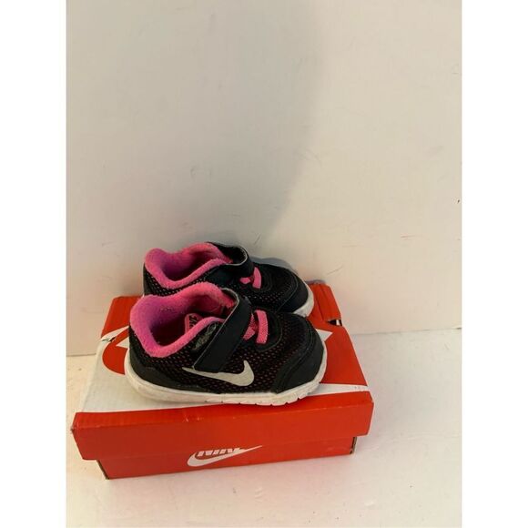 Nike | Shoes | Infant Girls Nikeblack Pink Size 4c Shoes | Poshmark